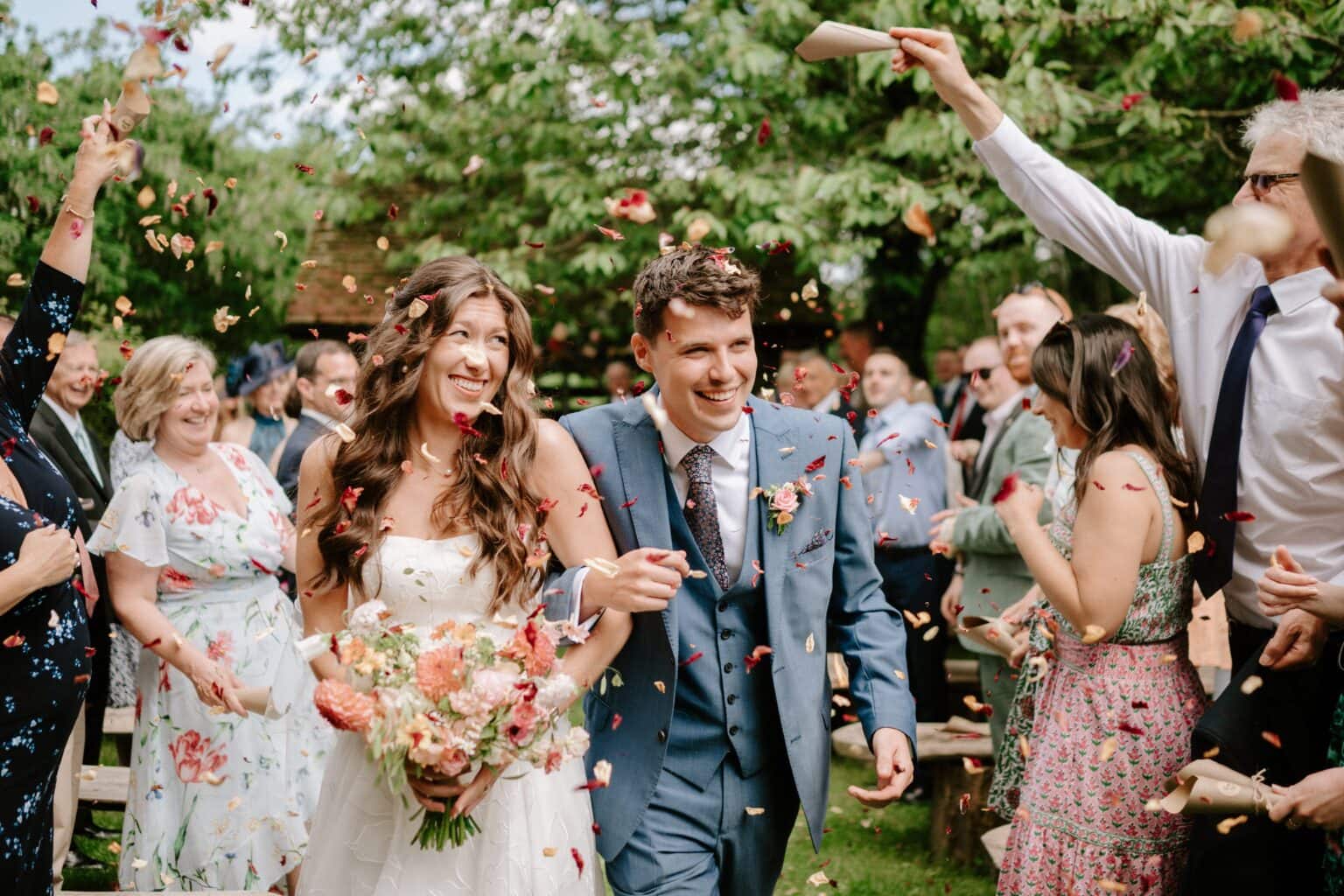 Confetti Calculator: Perfect Amount for Weddings